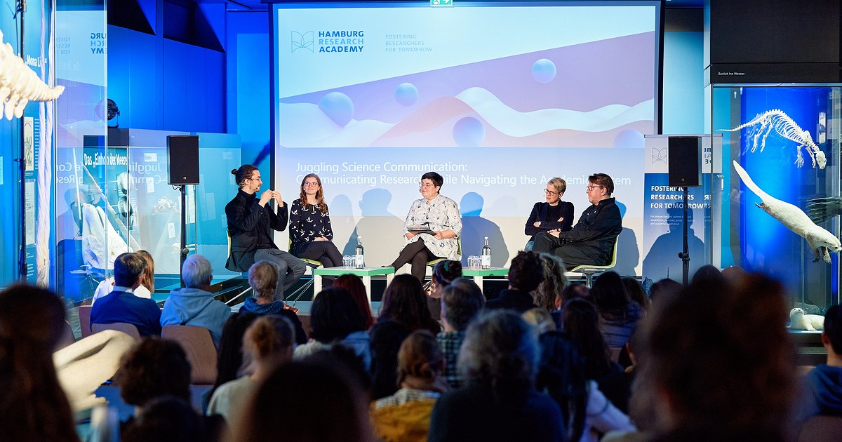 Podiumsdiskussion „Juggling Science Communication: Communicating ...